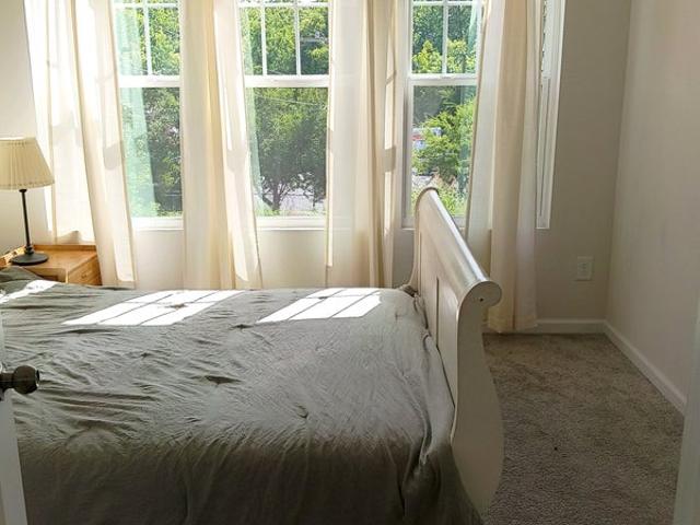 Welcome Home! Nice Spacious Home 2 vacant rooms