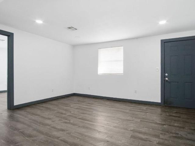 Welcome Home to Comfortable Living at 6111 S Klein Ave! 2 Bedroom Apartment for Rent at 6111 S Klein Ave, Oklahoma City, OK 73139 Southwestern
