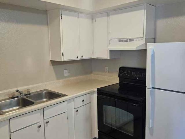 Welcome Home to AZ Commons in Central Tucson 1 Bedroom Apartment for Rent at 3653 E 2nd St, Tucson, AZ 85716 Miramonte