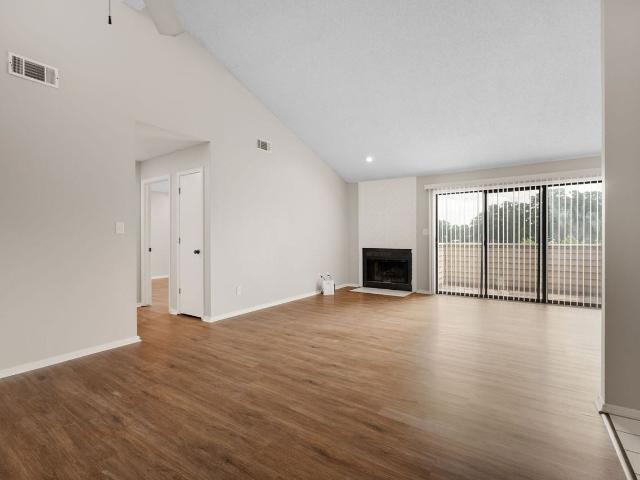 Welcome Home to Fairway at Fianna Hills – Fort Smith Living with a Scenic View 2 Bedroom Apartment for Rent at 2100 Brooken Hill Dr, Fort Smith, AR 72908 Fianna Hills