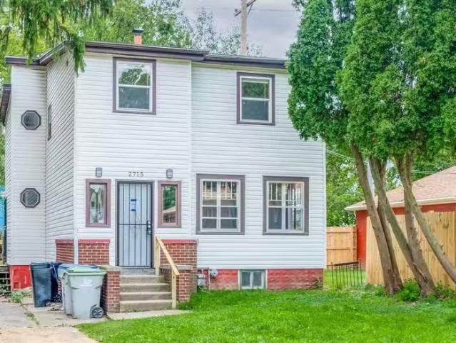 Welcome Home to this 5 Bedroom Single Family Home in Milwaukee.