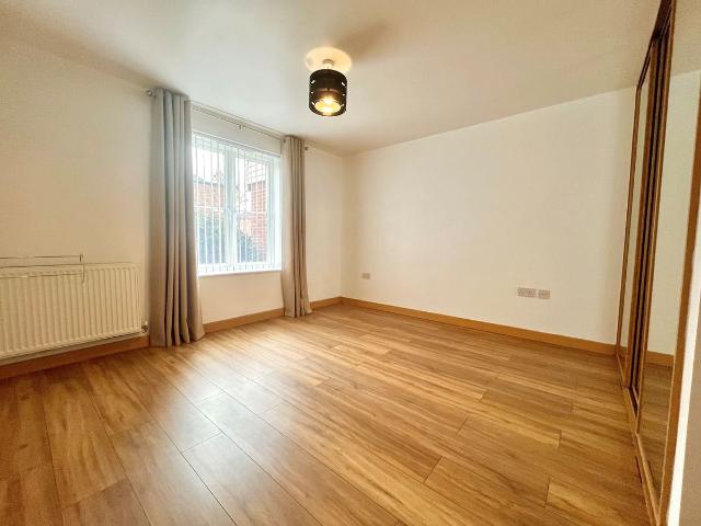 Welcome Inn, London SE9, 1 bed flat to rent, £1,600 pcm | PrimeLocation