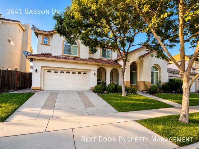 Welcome to an amazing home in the perfect location in. Laguna West!