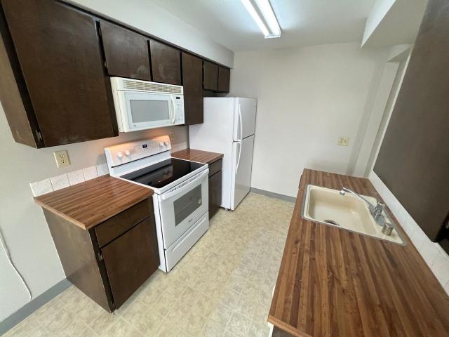 Welcome to Briarwood Apartments! 2 Bedroom Apartment for Rent at 1802 W Sharp Ave, Spokane, WA 99201 West Central