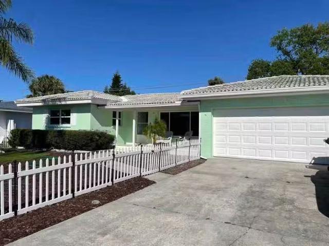 Welcome to Cool Breeze! 2/2 bright Florida home. 1551 San Hel.