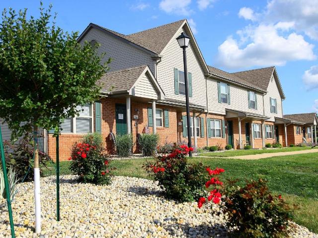 Welcome to Jefferson Crossing Townhomes 3 Bedroom Apartment for Rent at 800 N Dixon Rd, Kokomo, IN 46901