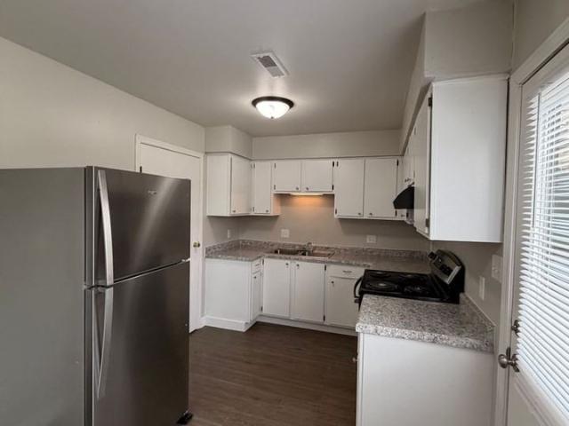 Welcome to Jefferson Crossing Townhomes 2 Bedroom Apartment for Rent at 800 N Dixon Rd, Kokomo, IN 46901