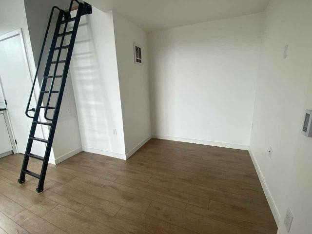 Welcome to Lakeview! Studio Apartment for Rent at 2227 Yale Ave E, Seattle, WA 98102 Eastlake