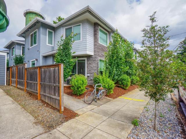 Welcome to Peregrine Place: Modern Comfort in the Heart of St. Johns