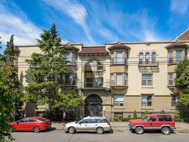 Welcome to Roycroft! A beautiful turn of the century property in Capitol Hill! First month free!