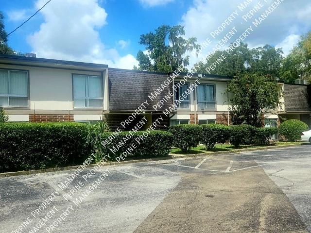 Welcome to Summit House in Gainesville, FL!