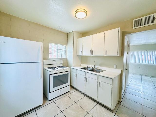 Welcome to The Commons at 114 Laguna! 2 Bedroom Apartment for Rent at 114 W Laguna St, Tucson, AZ 85705
