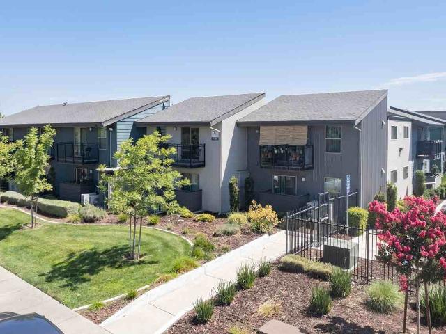 Welcome to The Landmark Apartments—Your New Home Awaits 1 Bedroom Apartment for Rent at 1720 S Hutchins St, Lodi, CA 95240