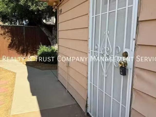 Welcome to this charming 1 bedroom, 1 bathroom duplex located.