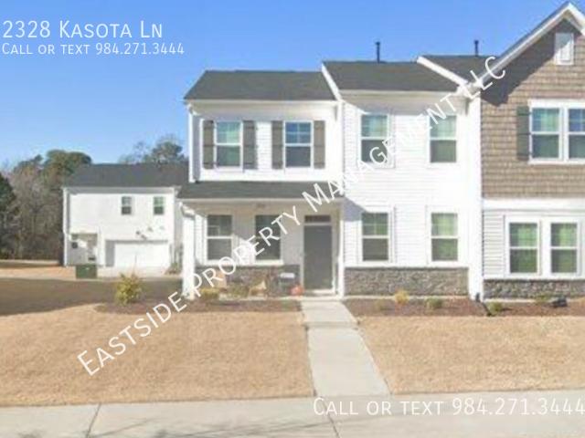 Welcome to this beautiful 4‑bed, 3‑bath end‑unit townhouse in the highly desirable Olde Towne community, access to resort‑style amenities!
