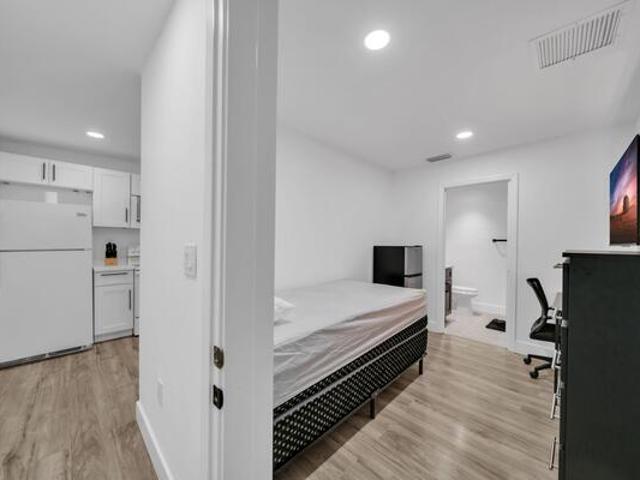 Welcome to this New Unit close to Fort Myers!