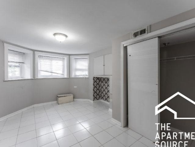 Welcome to this vintage 1.5 bed bath in a DREAM An