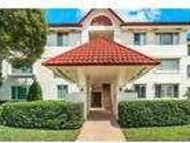 Welcome to your stunning new third floor condo located in the Half Moon Bay