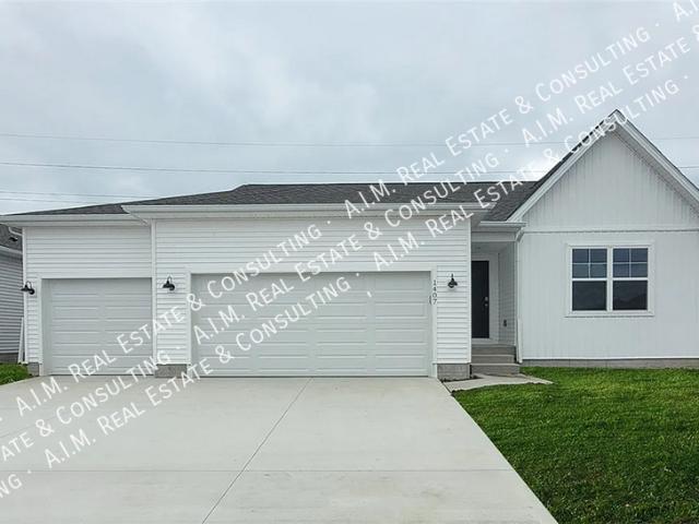 Welcome to 1407 NE Crossing Lane in Ankeny!