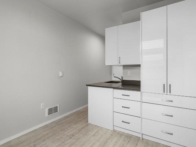 Welcome to 1806 23rd Ave — Contemporary building Studio Apartment for Rent at 1806 23rd Ave, Seattle, WA 98122 Mann