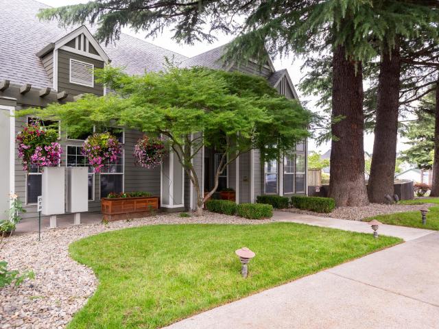 Welcomes to Courtyards at Fairview Apartments, your home in scenic Fairview!
