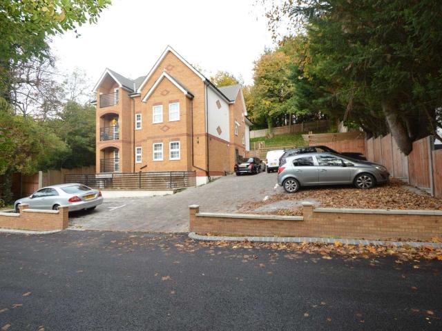 Welcomes Road, Kenley, Purley CR8, 2 bed flat to rent, £1,585 pcm | PrimeLocation