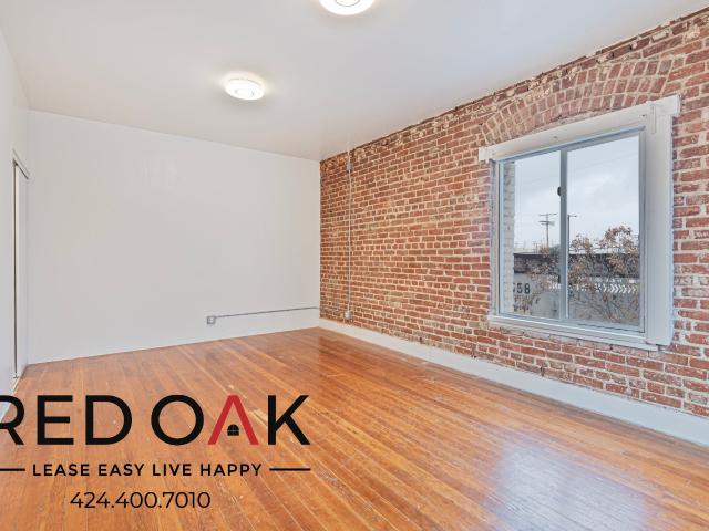 Welcoming 1 Bed with Exposed Brick and Stainless Steel Appliances ~ In Historic South Central!