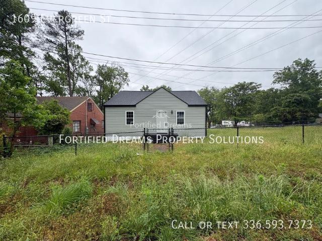 Welcoming 2 Bedroom Home Minutes from Downtown Durham!