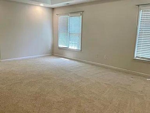 Welcoming Apartment Near Transit