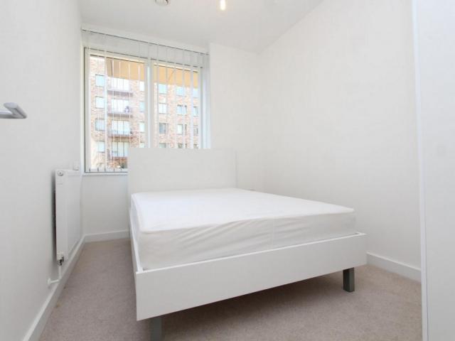 Welcoming bedroom in a shared flat close to the University of East London Has a Room