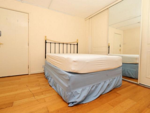 Welcoming bedroom in a shared flat in Mile End Has a Room