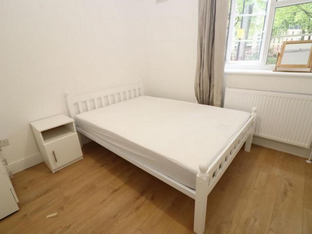 Welcoming bedroom in a shared flat in Shoreditch Has a Room