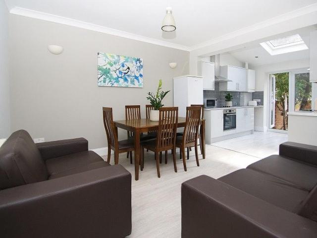 Welcoming double bedroom in a student flat, near the East Acton tube Has a Room