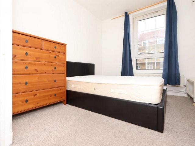 Welcoming double bedroom in St Katharine's & Wapping Has a Room