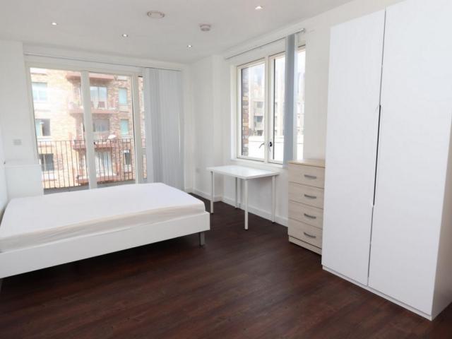 Welcoming double bedroom near University of East London Has a Room