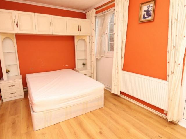 Welcoming double bedroom near Bethnal Green Overground Has a Room