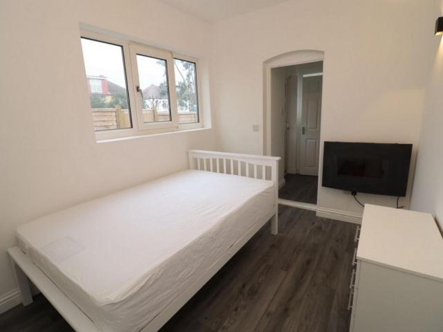 Welcoming ensuite double bedroom close to Tulse Hill and West Norwood stations Has a Room