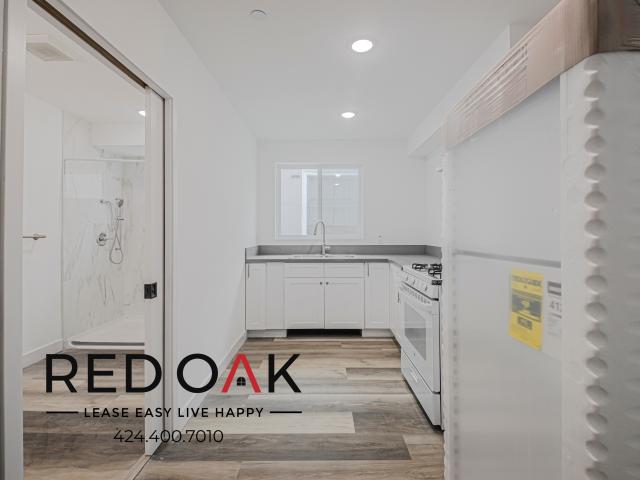 Welcoming One Bedroom with Wall A/C and Natural Light ~ In Exposition Park!