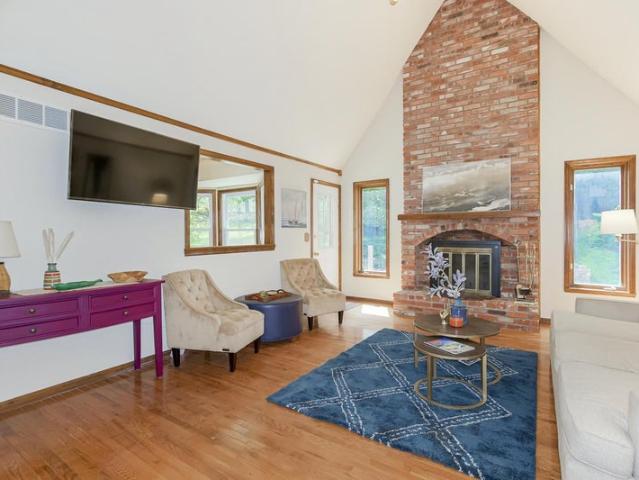 Welcoming North Kansas City Home in a Peaceful Nei