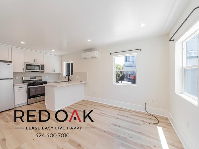 Welcoming Studio with Natural Light and On Site Laundry ~ In the Heart of Mid City!