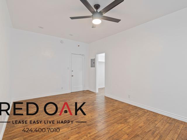 Welcoming Studio with Naturally Lit Spaces, Hardwood Style Floors, and On Site Laundry ~ In East Hollywood!