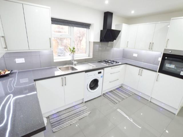Welden, Wexham 4 bed semi detached house to rent £2,400 pcm £554 pw