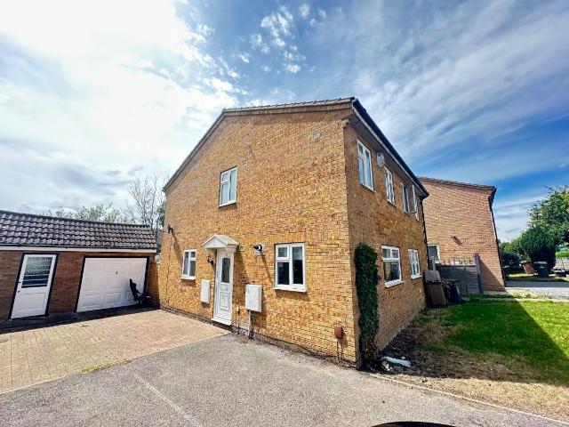 Weldon Close, Luton, Bedfordshire LU2, 3 bed semi detached house to rent, £1,600 pcm | PrimeLocation