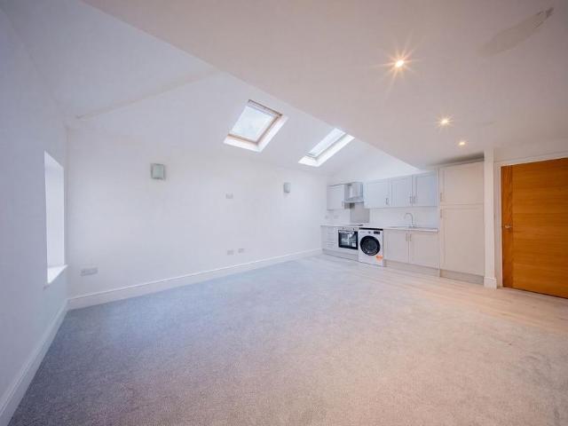 Weldon Road, Altrincham WA14 2 bed apartment to rent £1,450 pcm £335 pw