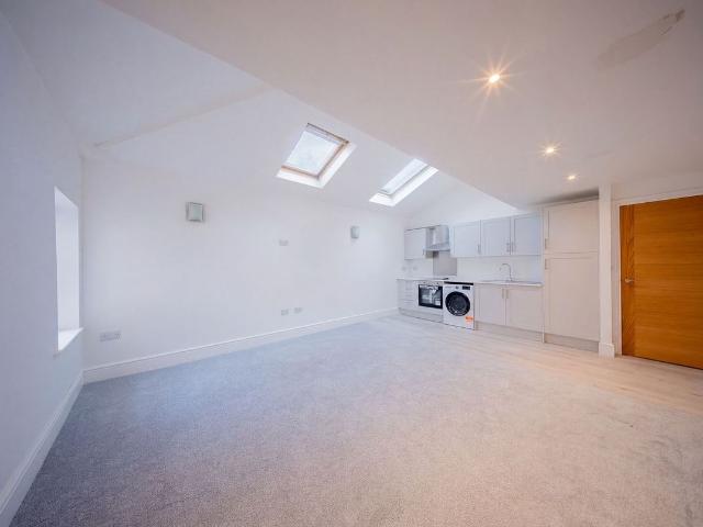 Weldon Road, Altrincham WA14, 2 bed flat to rent, £1,450 pcm | PrimeLocation