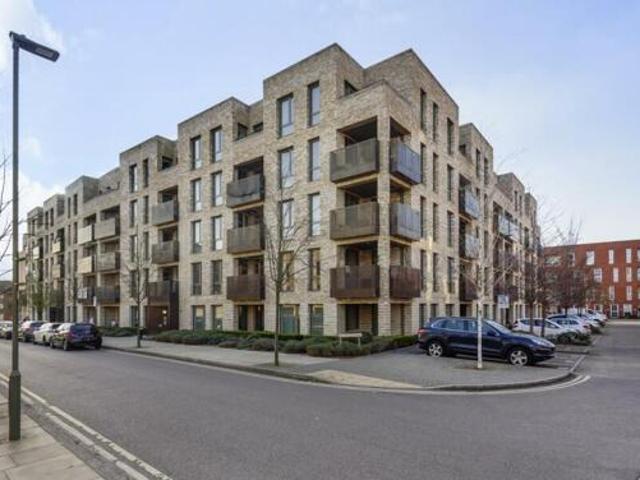 Welford Court, Edgware Green, 3 Bedroom Flat