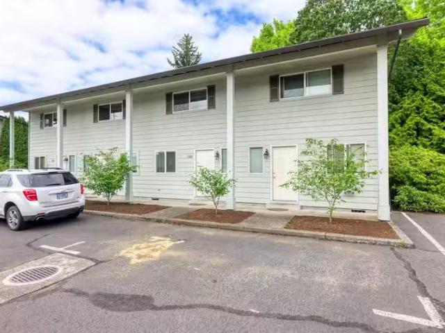 WELL MAINTAi NED 2 BEDROOM & 1.5 BATH CONDO MOVE IN READY!.