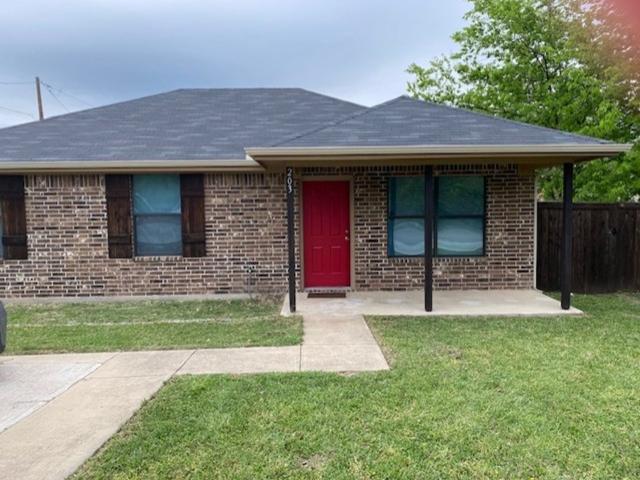 Well maintained 3 bedroom house for rent in Sanger!