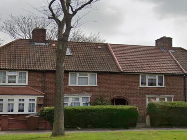 Well maintained mid terrace house offers comfortable family living in a highly convenient Dagenham location, RM8