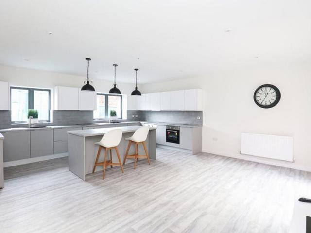 Well Meadow Drive, Sheffield S3 7 bed house to rent £3,544 pcm £818 pw